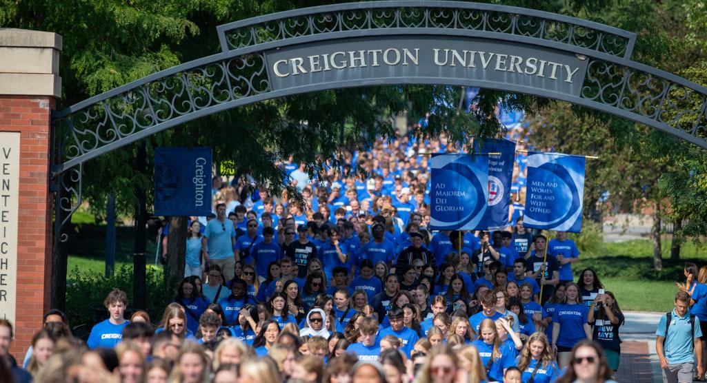 The Pathway photos: Creighton welcomes first-year students | Alumni and ...