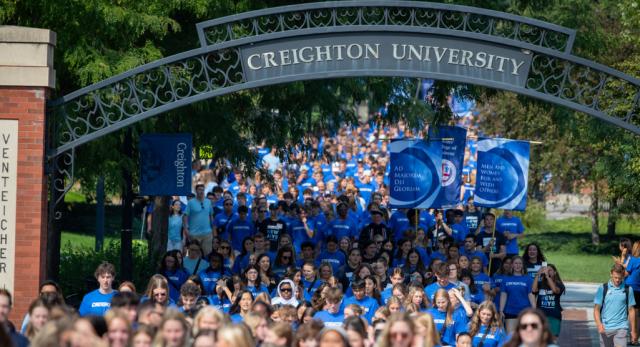 The Pathway photos: Creighton welcomes first-year students | Alumni and ...